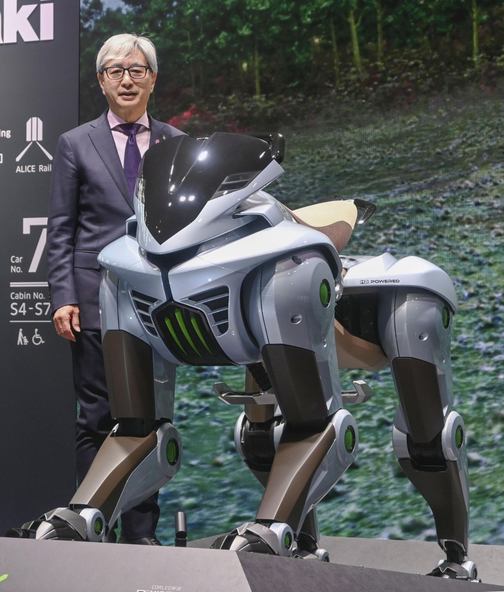 Hi-ho, Cyber! Bizarre robotic horse dreamed up by motorcycle maker hits ...