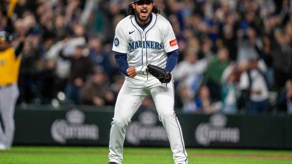 MLB: Andrés Muñoz Unveils New Pitch, Adds Another Save to Mariners' Season