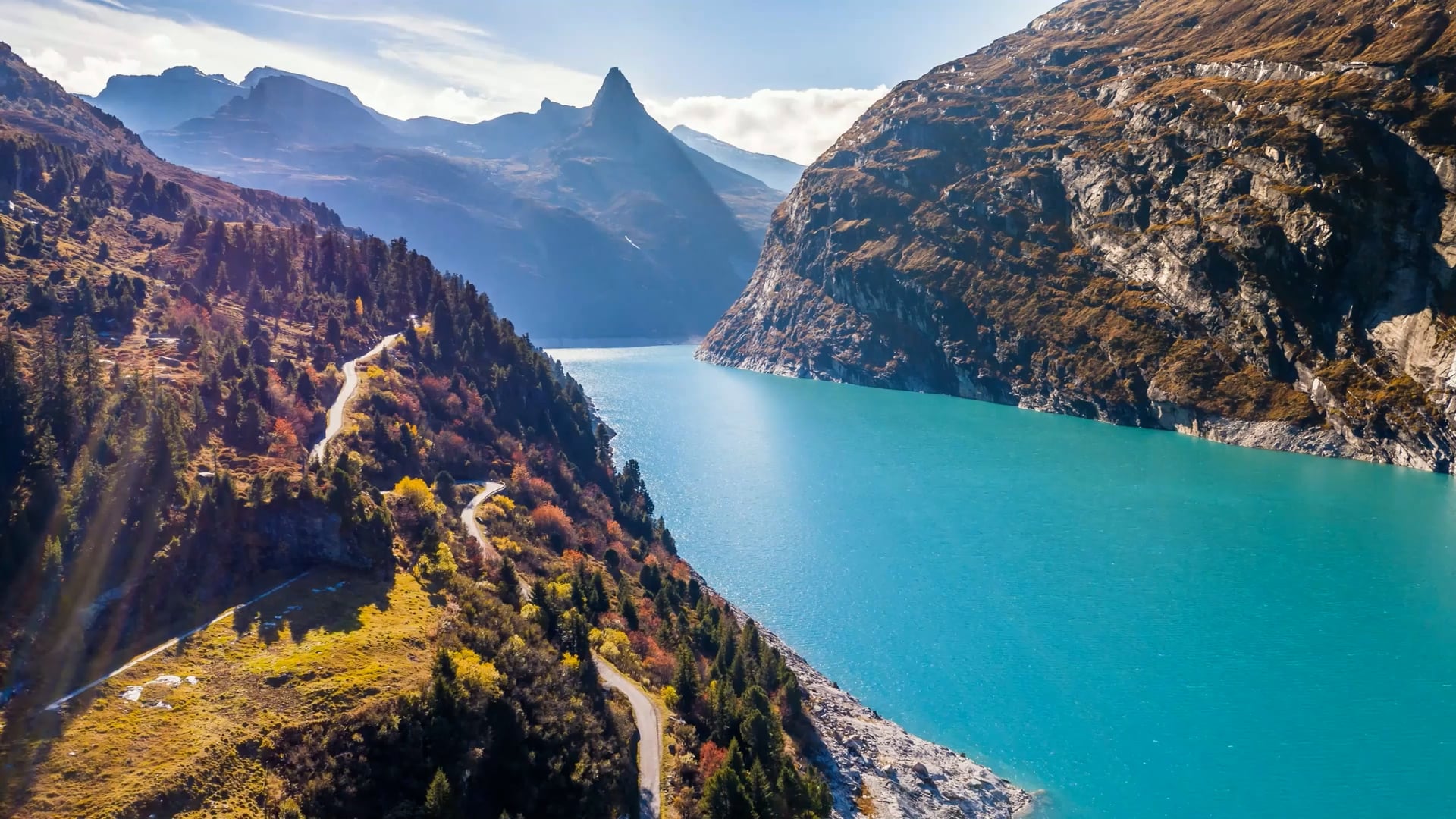De uberørte floder og søer i de schweiziske alper: A Drone's Eye View