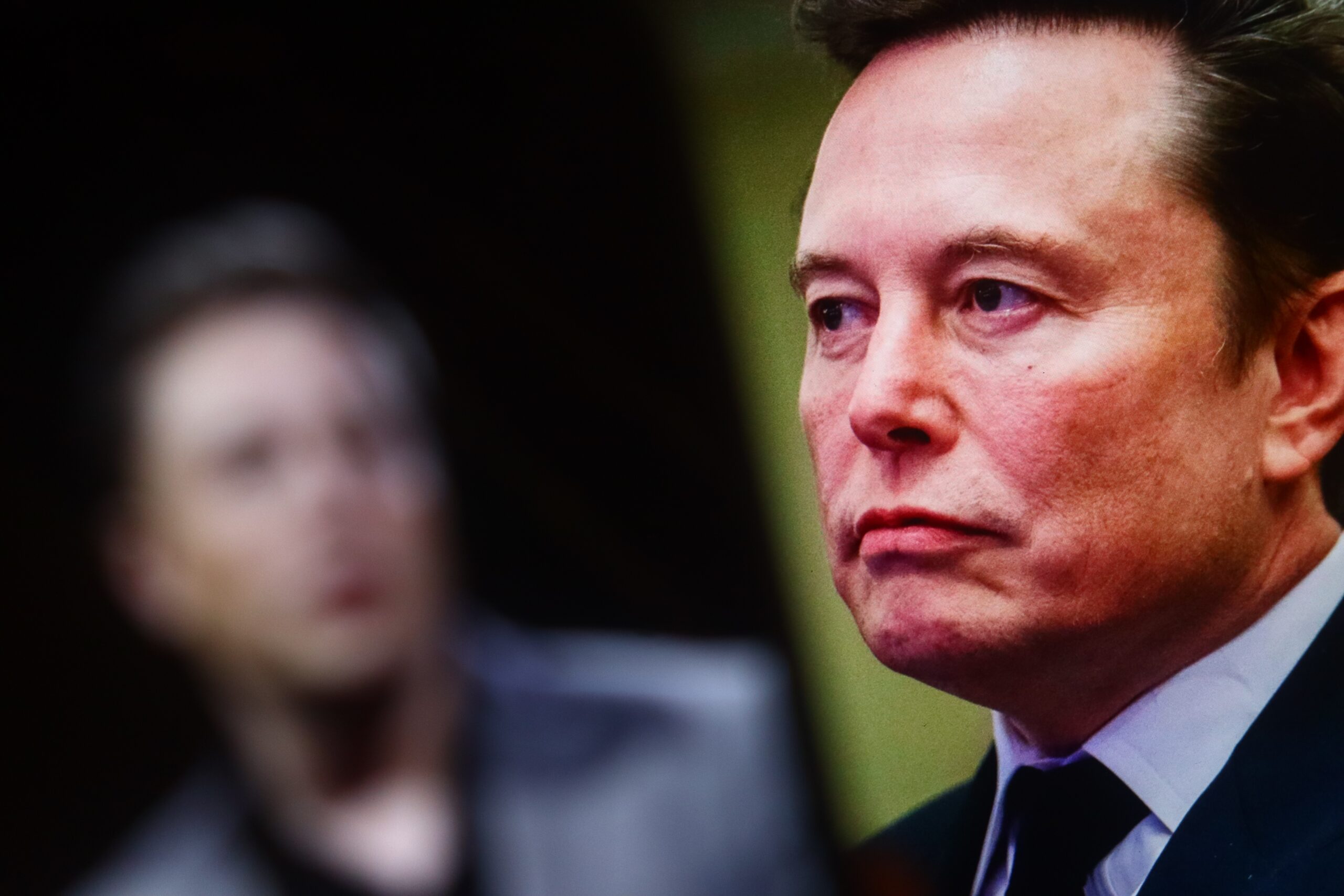 Musk calls Navarro slur in growing dispute