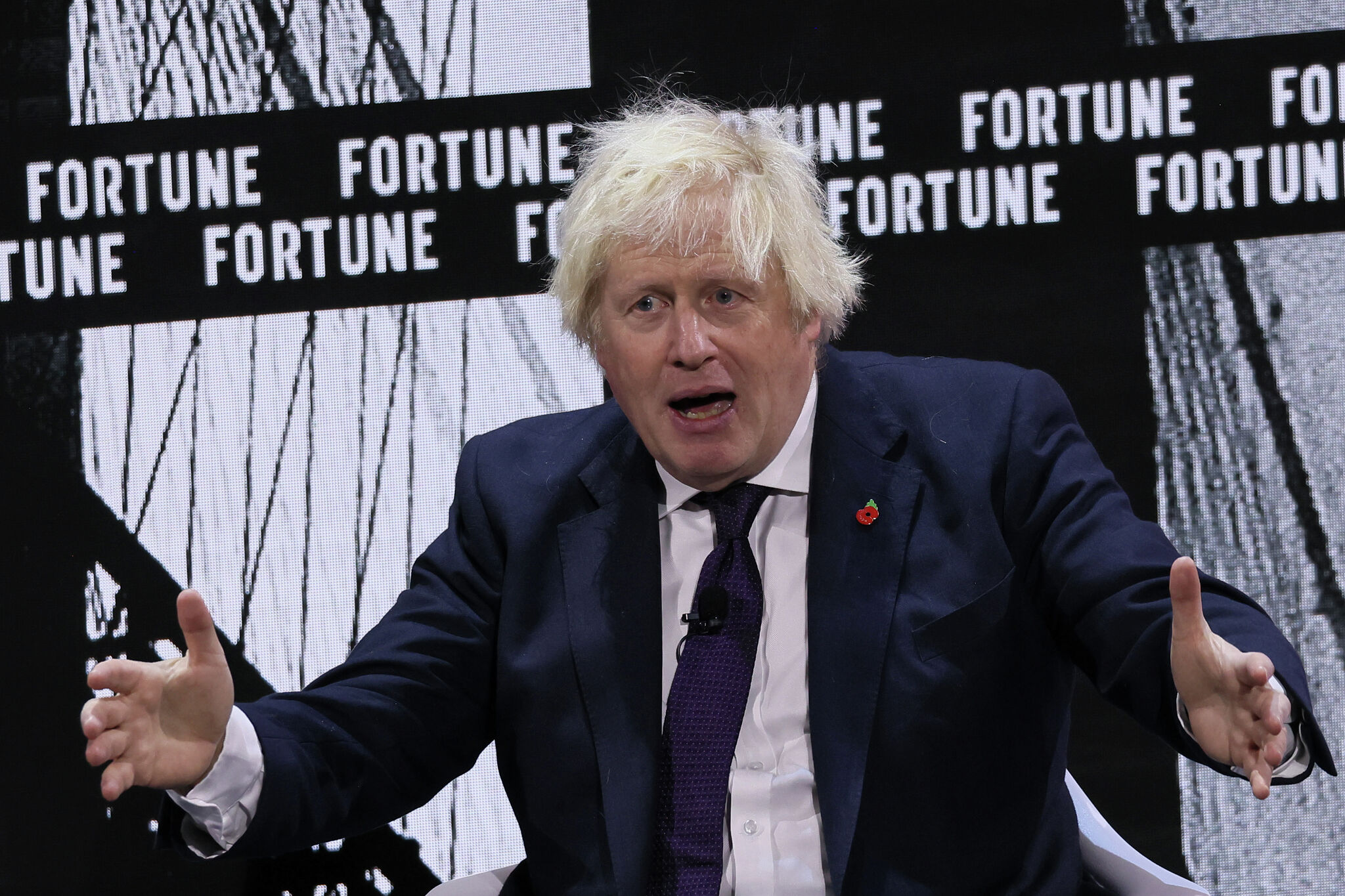 Former British PM Boris Johnson bitten by an ostrich at wildlife park ...