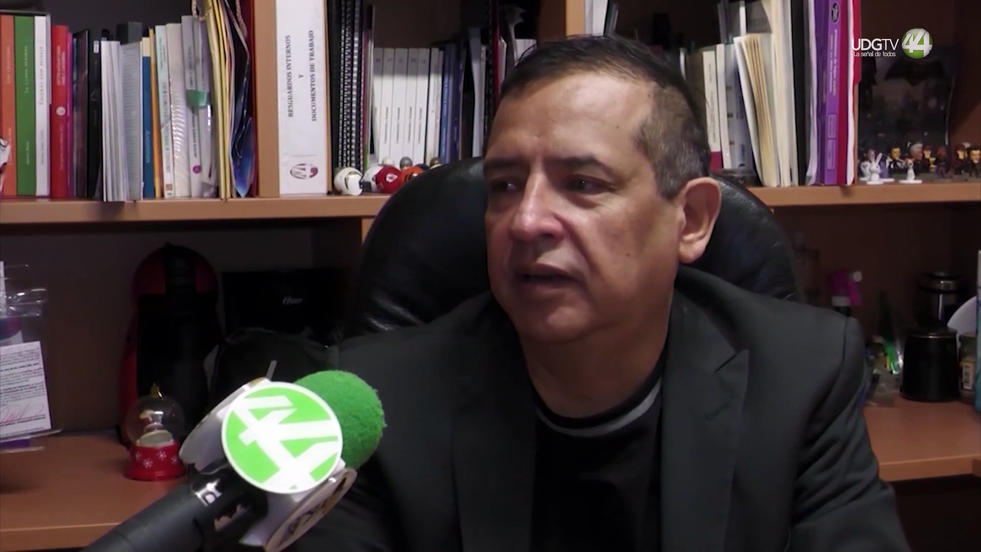 Víctor Chávez Ogazón de Canal 44 recibe Premio por su Trayectoria