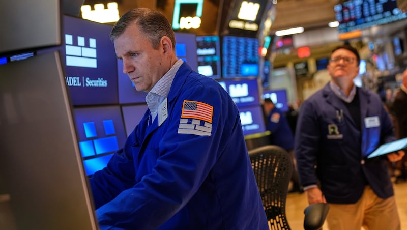 After brief morning rally, markets begin to fall once again