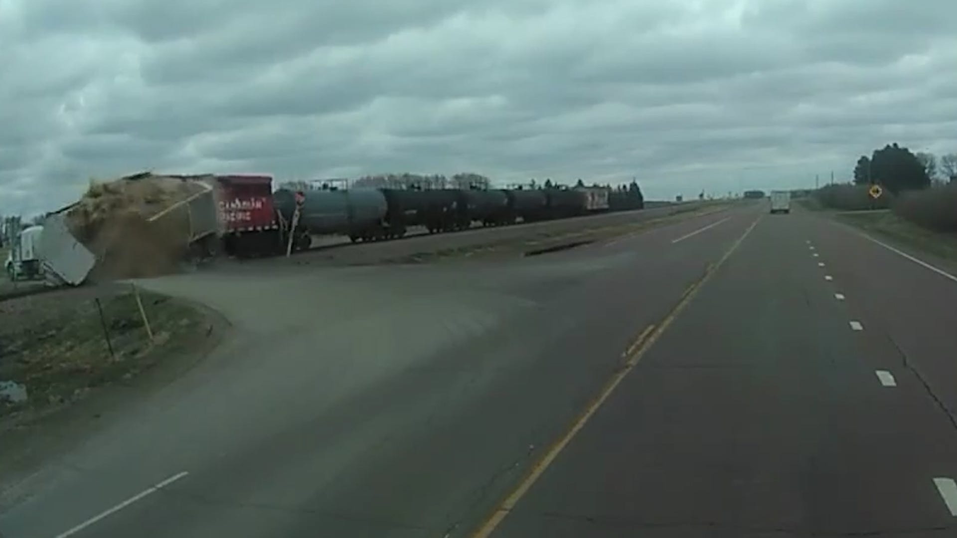 Video captures moment as freight train smashes semitruck in Sleepy Eye ...