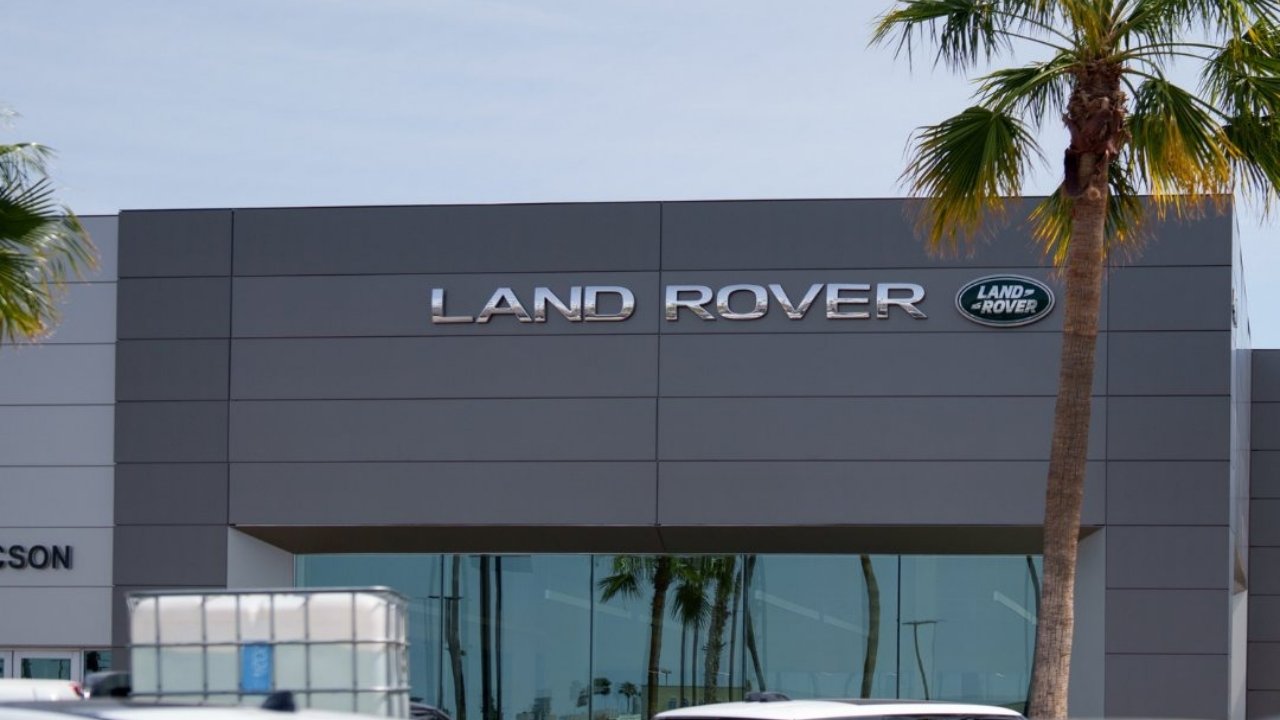 Jaguar Land Rover suspends imports to the US after tariffs imposed by Trump