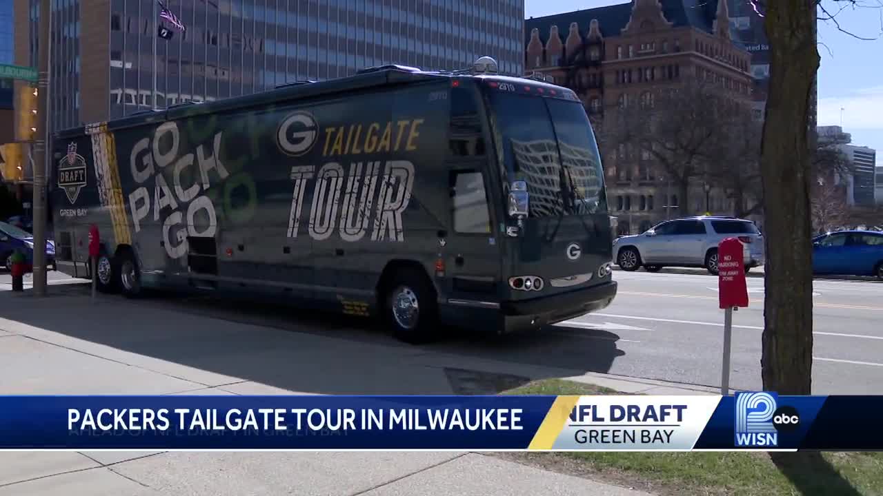 Packers Tailgate Tour visits Milwaukee