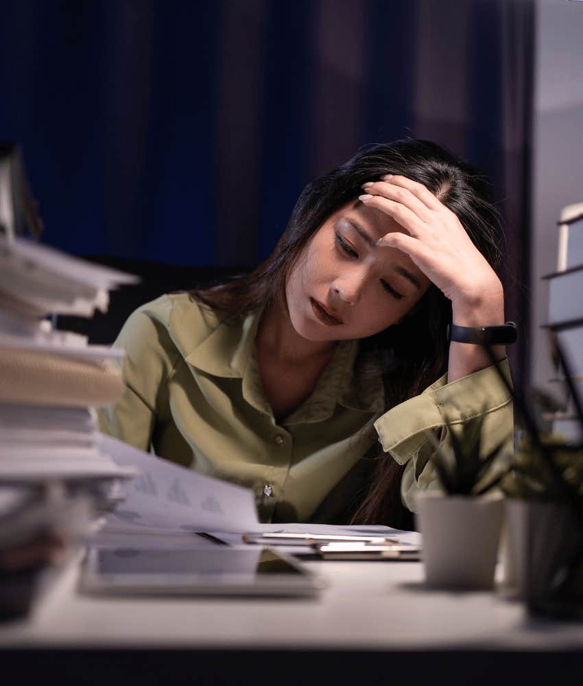 4 Signs Of Being Overworked That Jobs Want You To Think Are Normal