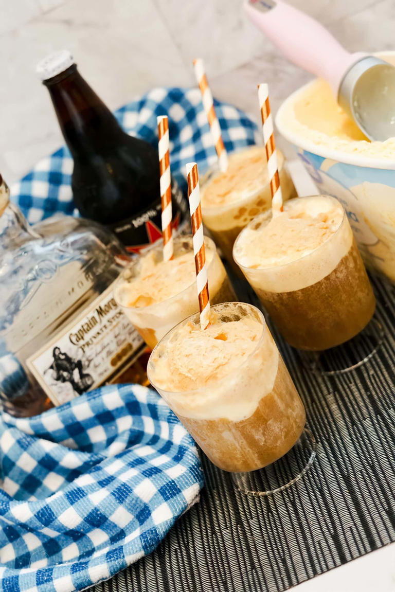 Alcoholic Root Beer Floats: Easy Boozy Rum Drinks