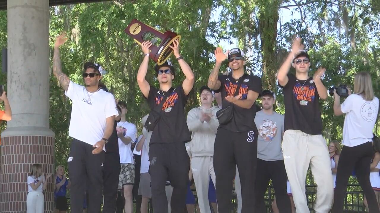 ‘Florida back on top’: Gator fans celebrate basketball team returning ...