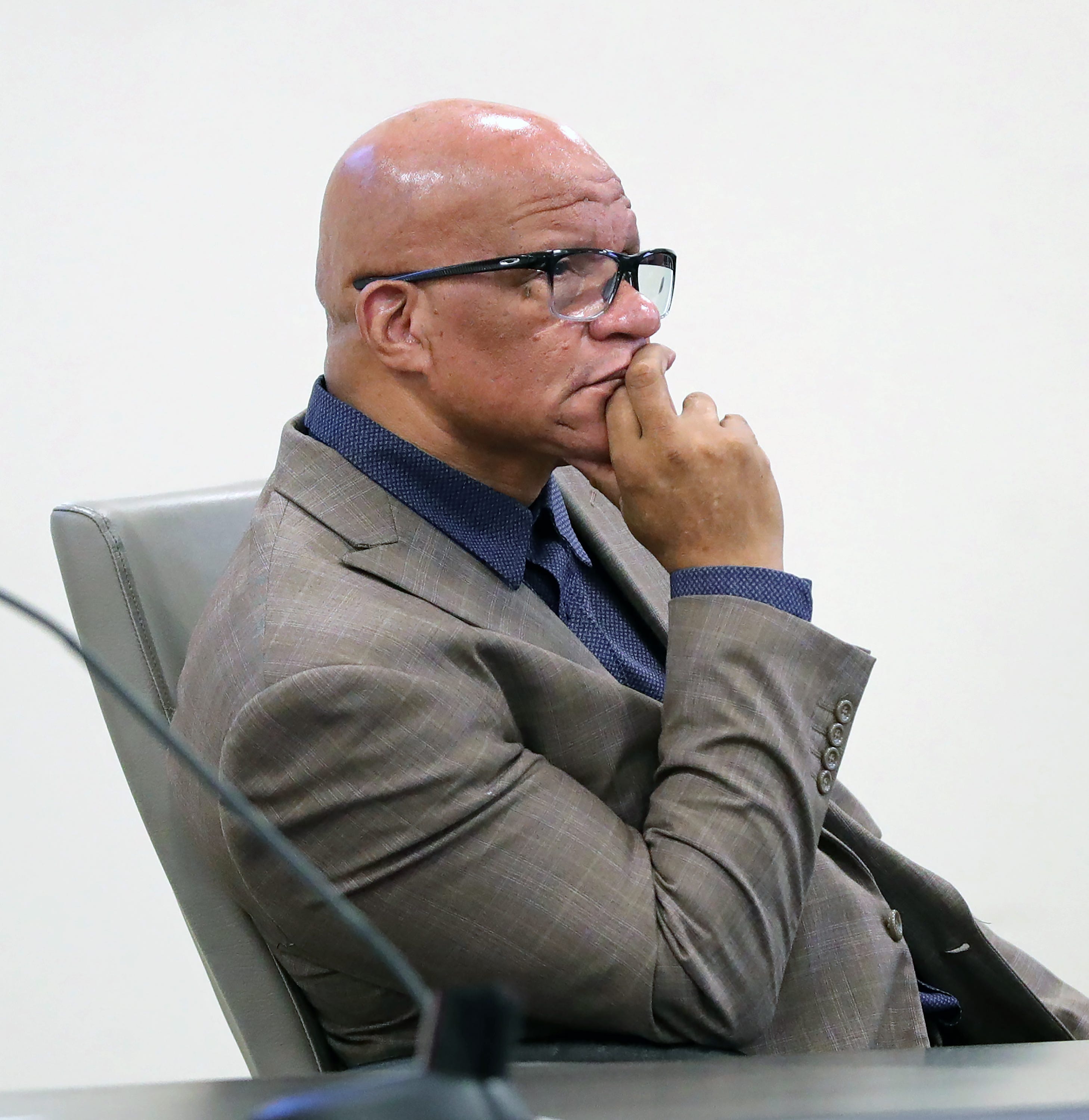 Akron school board member seeks to put Superintendent Michael Robinson ...