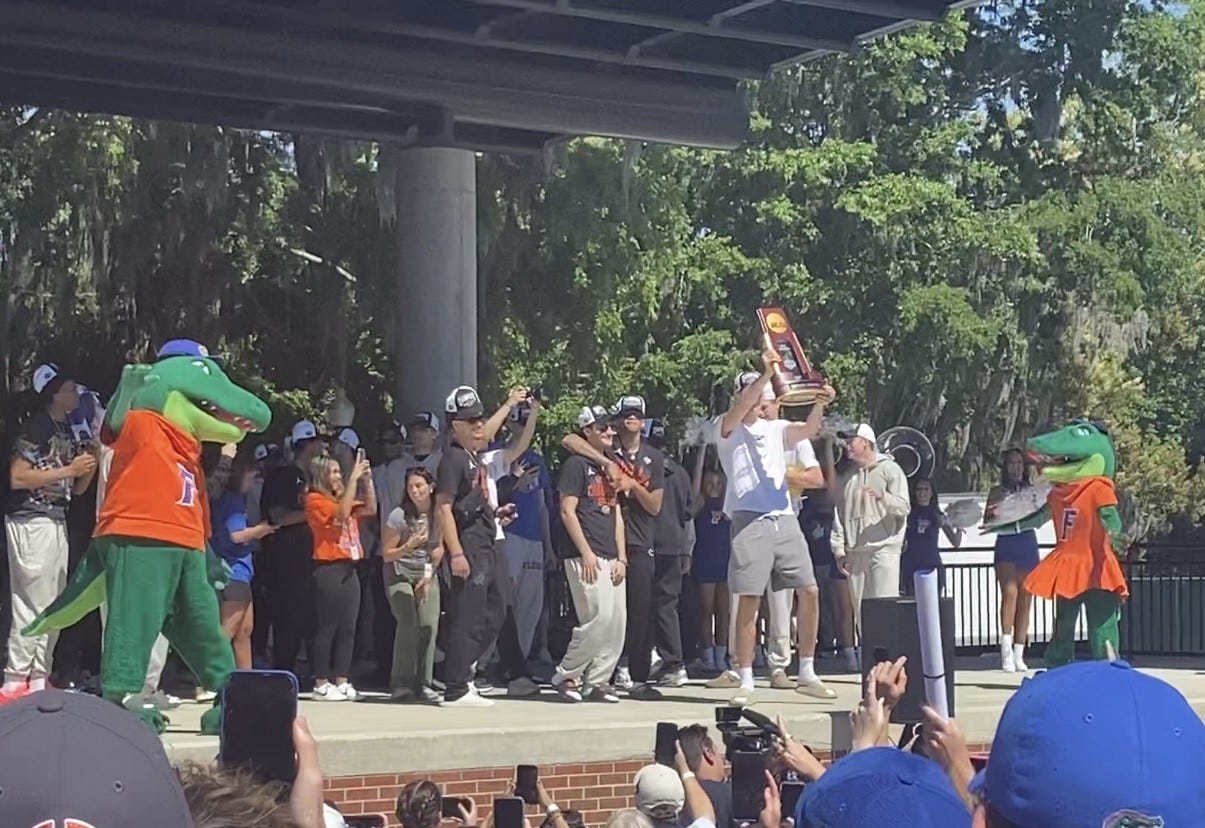 Thousands welcome NCAA champion Gators back to University of Florida campus