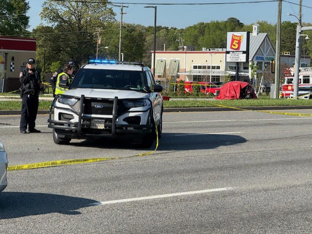 Police: 1 dead, 1 injured in Hampton crash