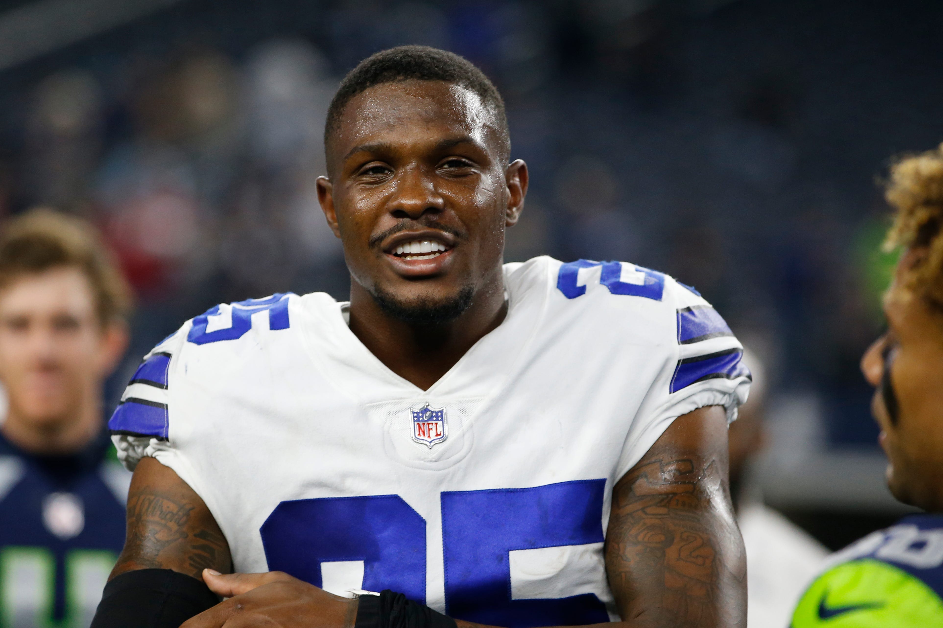 Bears sign cornerback Nahshon Wright to a 1-year deal