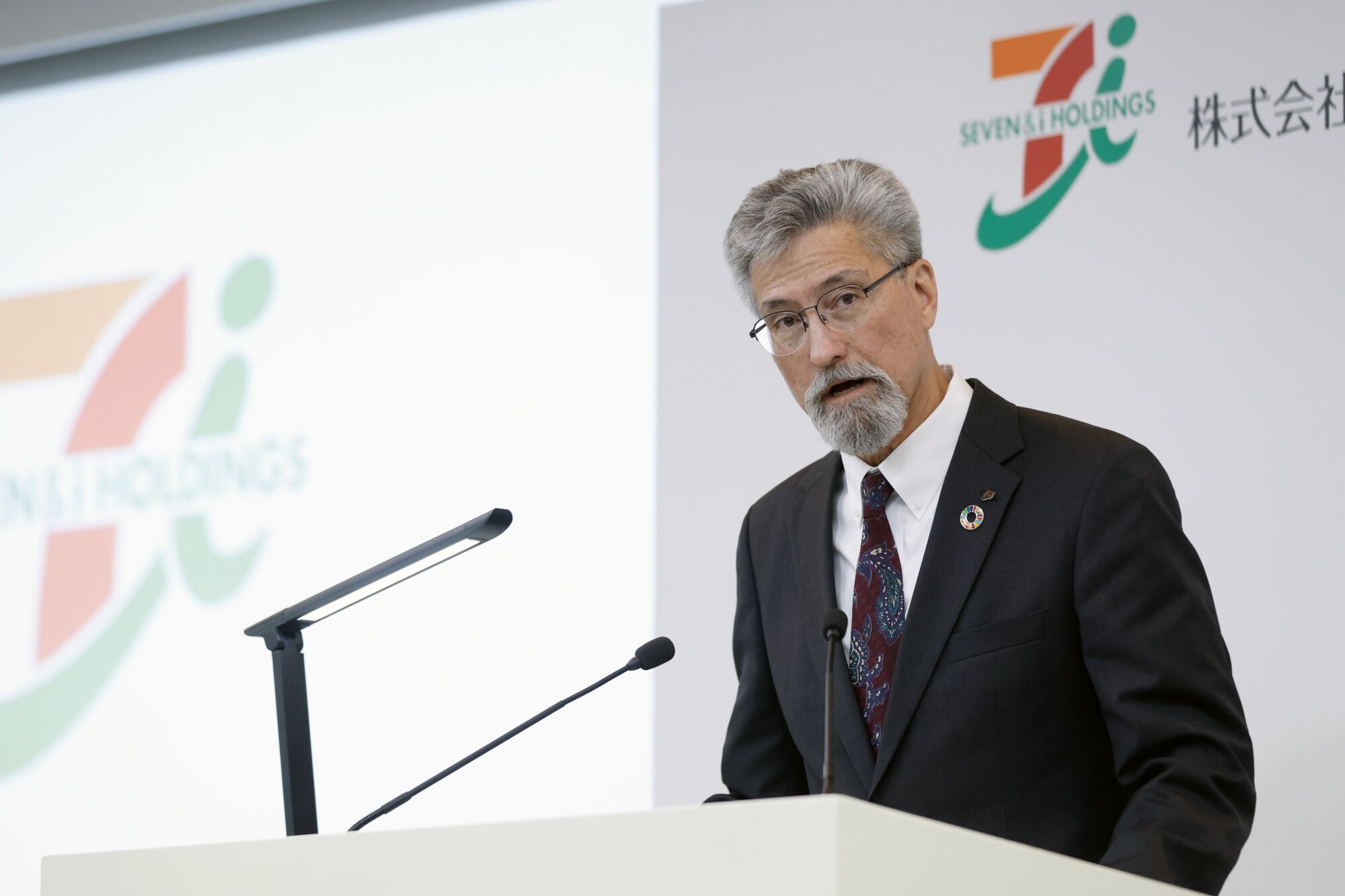 セブンきょう決算、デイカス次期社長の初陣で問われる成長戦略