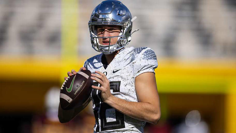 Oregon Ducks' Dakorien Moore 'A Freak,' Per Quarterback Austin Novosad