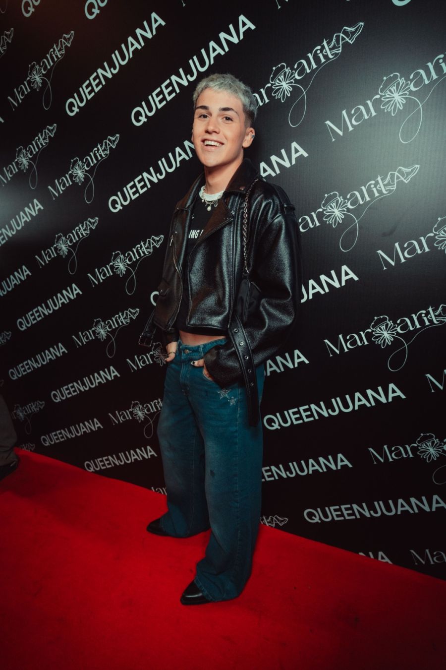 Juan Otero, el hijo de Flor Peña, impone el jean y la campera de cuero ...