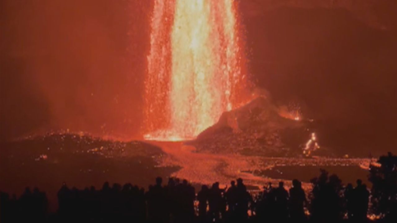 Mind-blowing' volcanic eruption shoot lava 1,000 feet into air