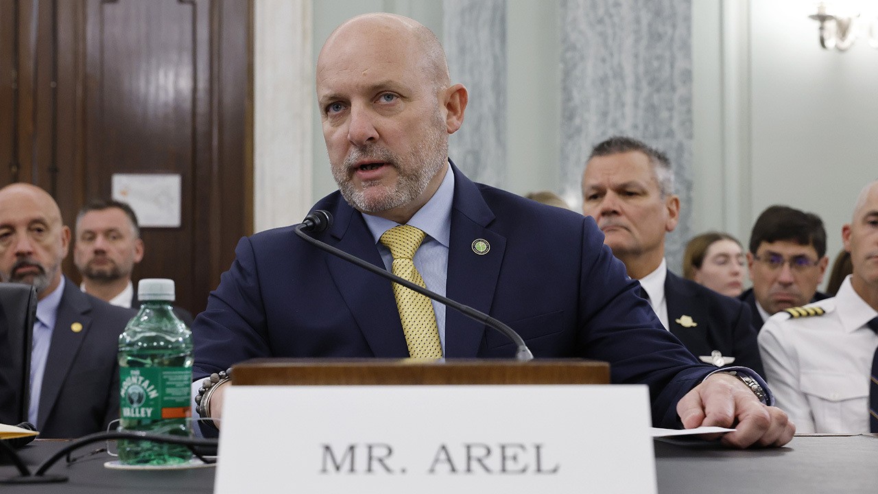 Head of FAA's Air Traffic Organization Tim Arel resigning after 40 ...