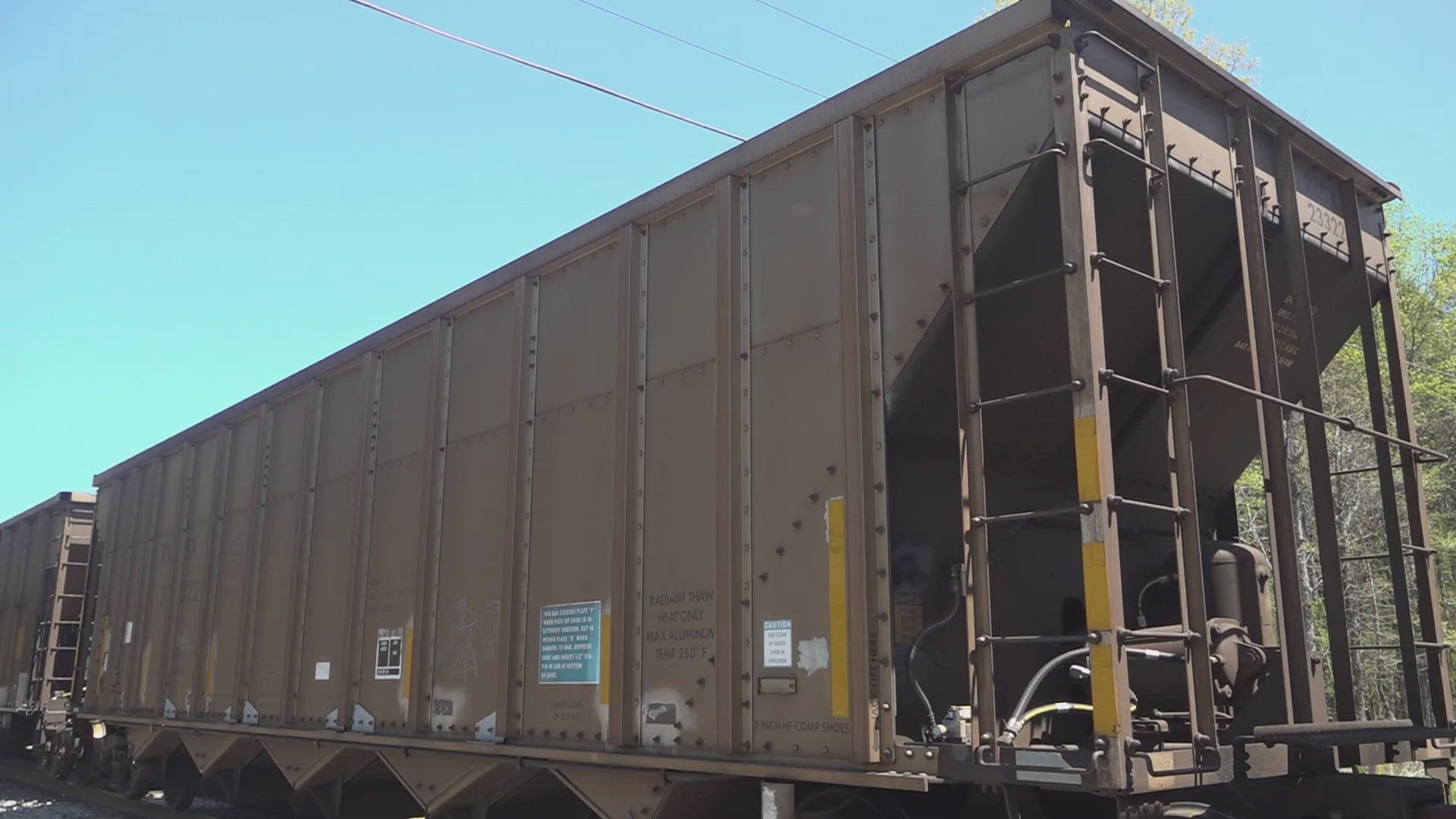 Train blocks crossing in Colbert Co., disrupting traffic