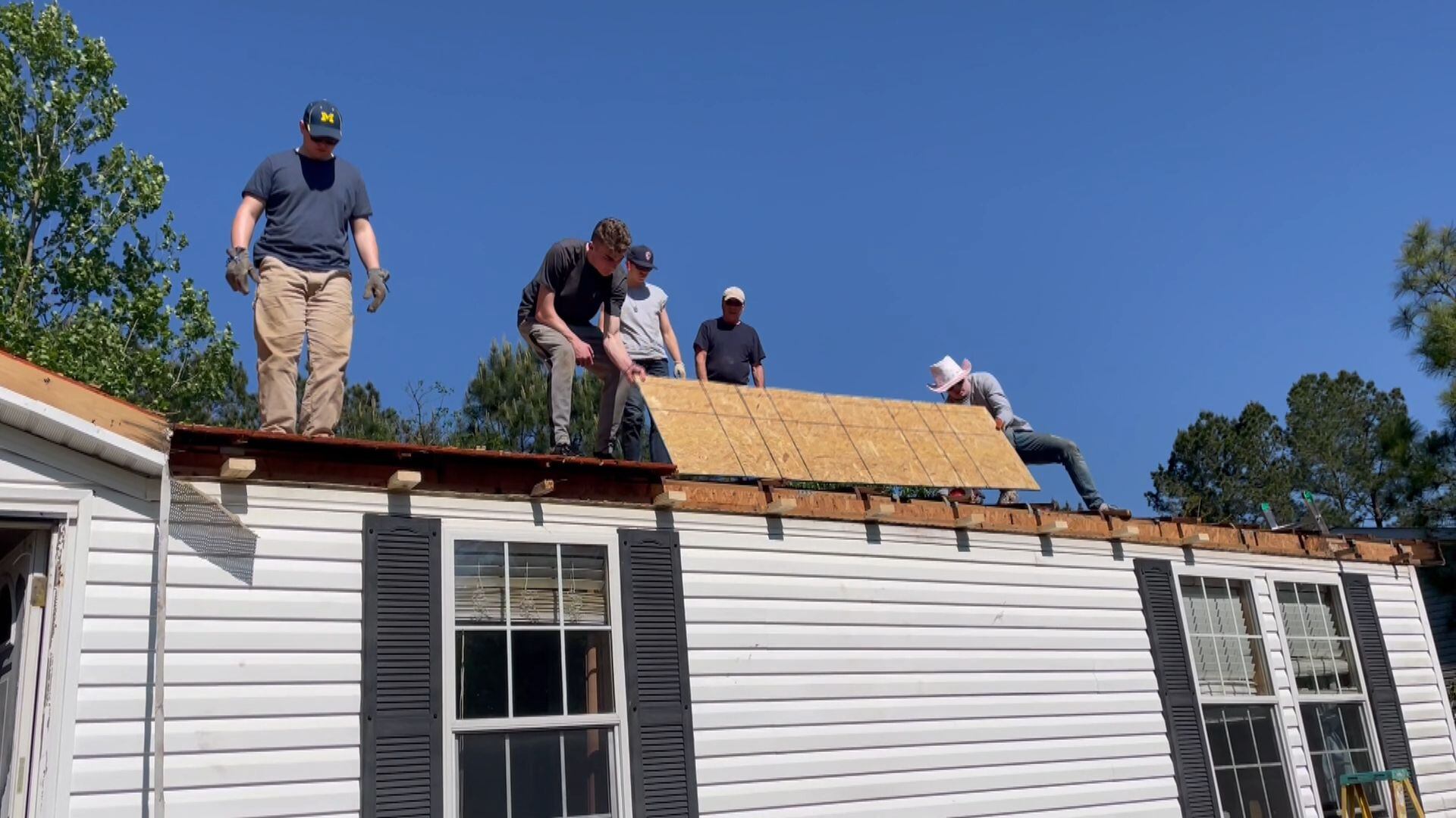 Michigan Catholic school students spend spring break in South ...