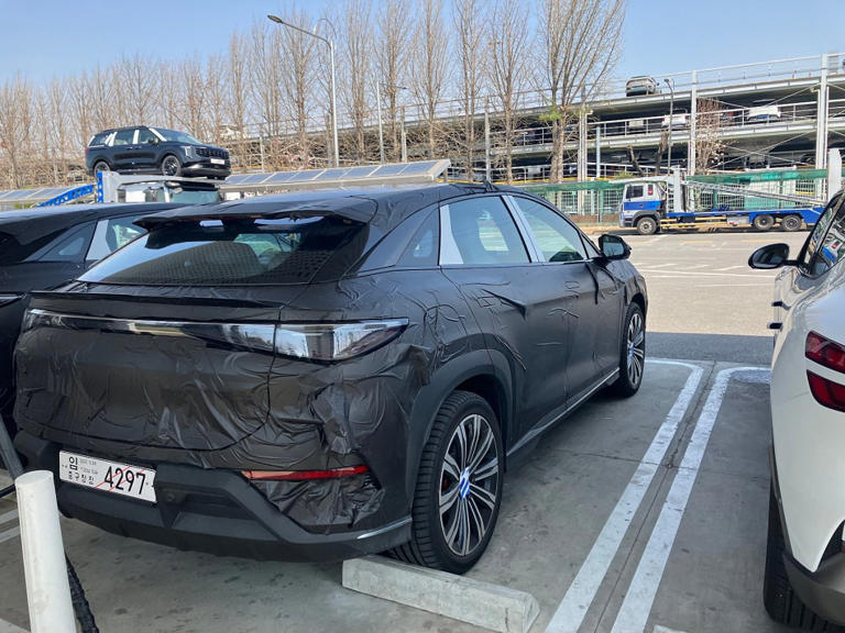 BYD 씨라이언 7, 시험주행 중 충전 장면 최초 포착