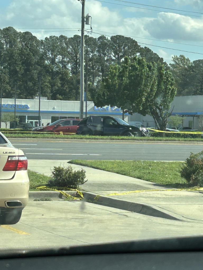 Police: 1 dead, 1 injured in Hampton crash