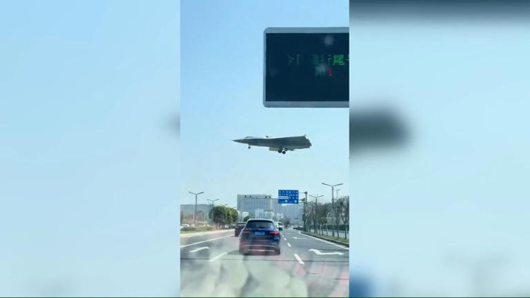 New video of China’s tailless, triple-engine fighter jet has military ...
