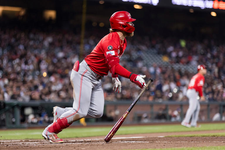 Watch Reds' Jake Fraley make inning-ending diving catch vs Giants