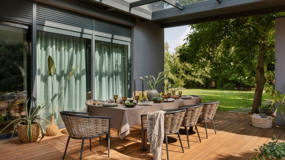 Těšíte se na stolování venku? Letošní trendy nahrávají minimalistům i ...