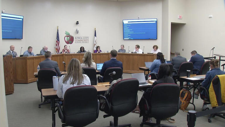 Iowa City School District says cellphone ban popular with teachers