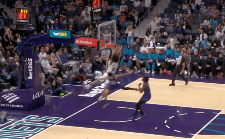 Grizzlies’ Jaylen Wells stretchered off after suffering scary injury on ...