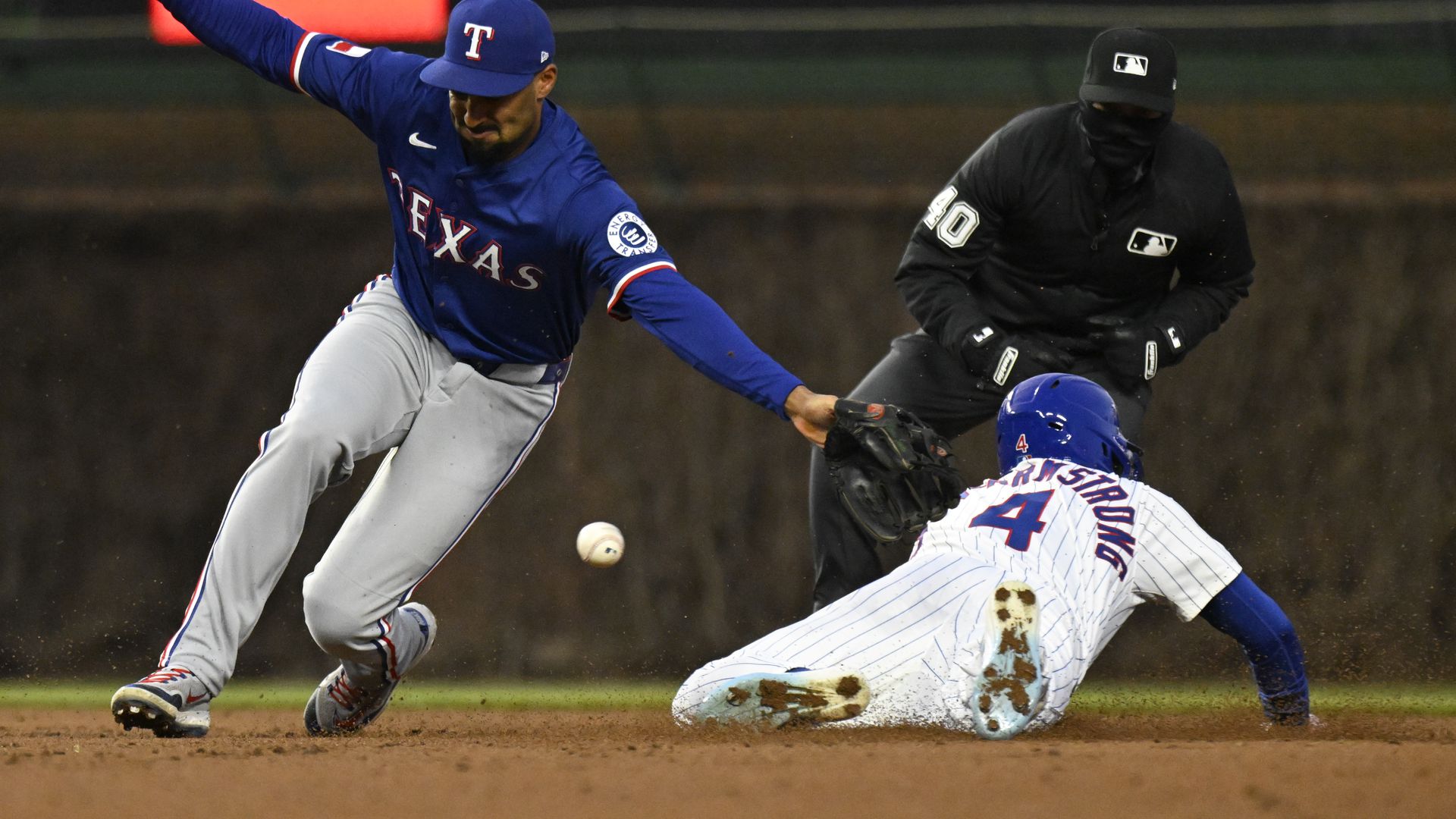 8-4 - Rangers fumble late, downed 10-6 by Cubs