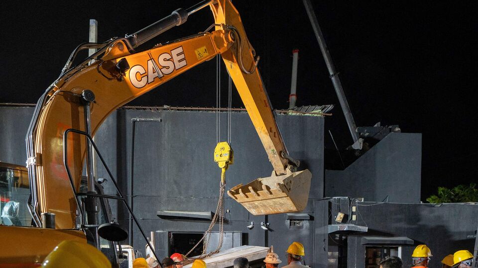 Terrifying visuals show moments before the Jet Set nightclub roof ...