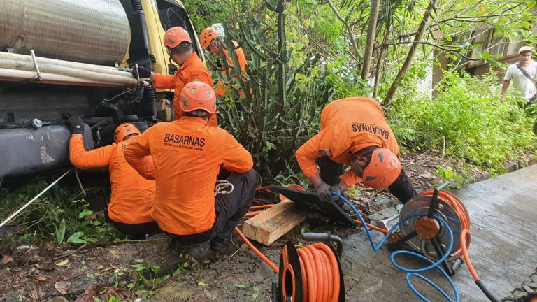 Tragis, Sopir Truk Tangki Air Asal NTT Tewas Terjepit, Evakuasi Korban Dramatis