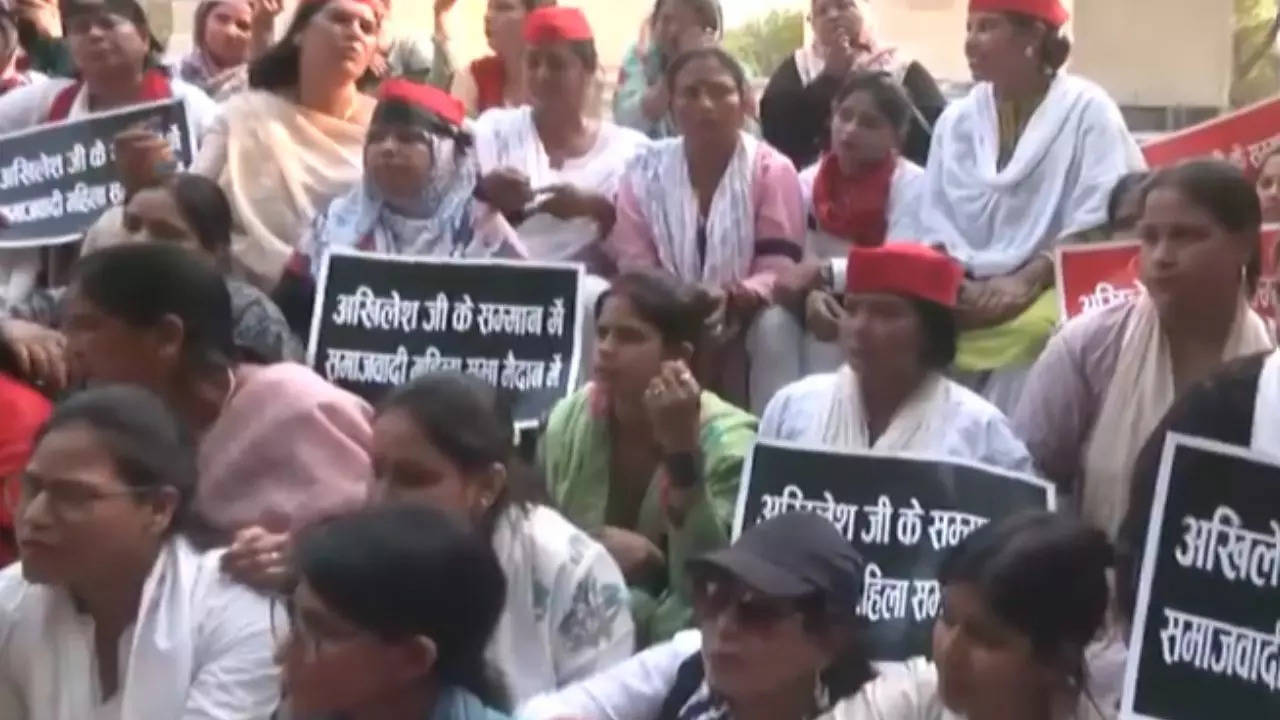 'Tap thief' remark: FIR against women Samajwadi Party leaders over ...