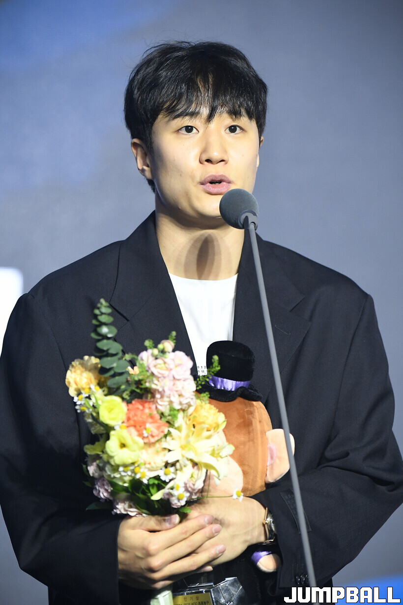 [KBL시상식] ‘KBL 최고 인기스타’ KCC 허웅, 6시즌 연속 인기상 독식