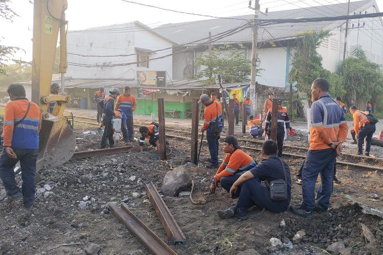 Buntut Kecelakaan Truk dan KA Commuter Line, KAI Tempuh Jalur Hukum dan Tutup Akses Jalan di TKP