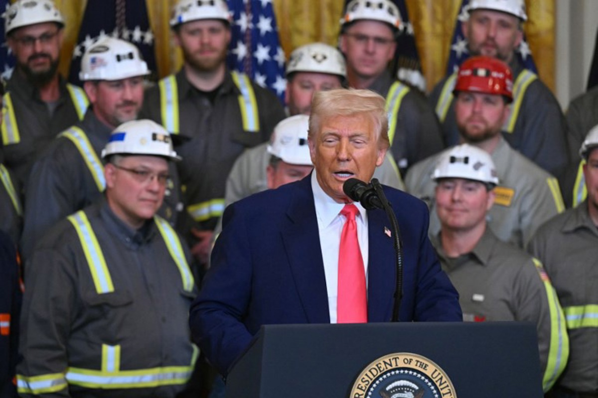 Trump ondertekent decreet om kolenmijnen te heropenen