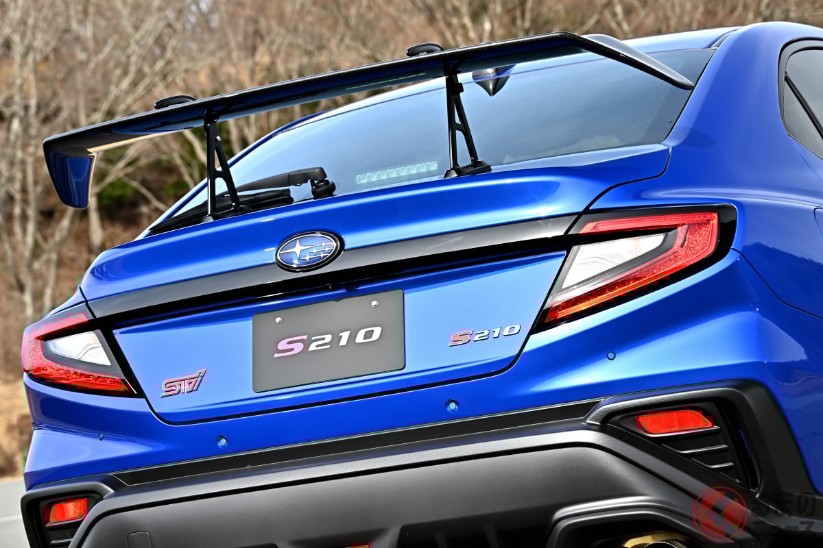 300馬力！ スバル新「スポーツセダン」に大反響！ 「カッコいいな～」「限定色イエロー気になる！」期待の声！ 「S210」シリーズ初の“2ペダル車”が話題に！