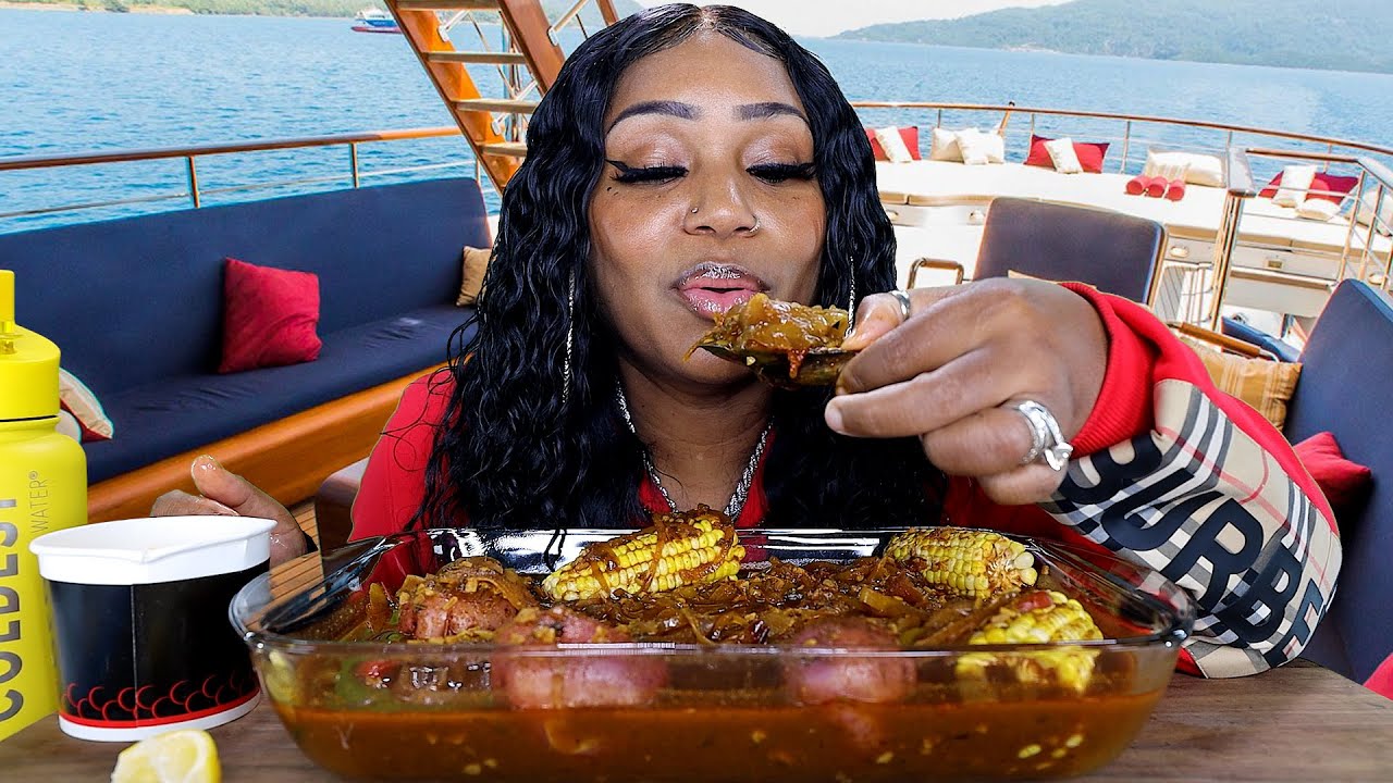 Juicy green lip mussels slurping fun