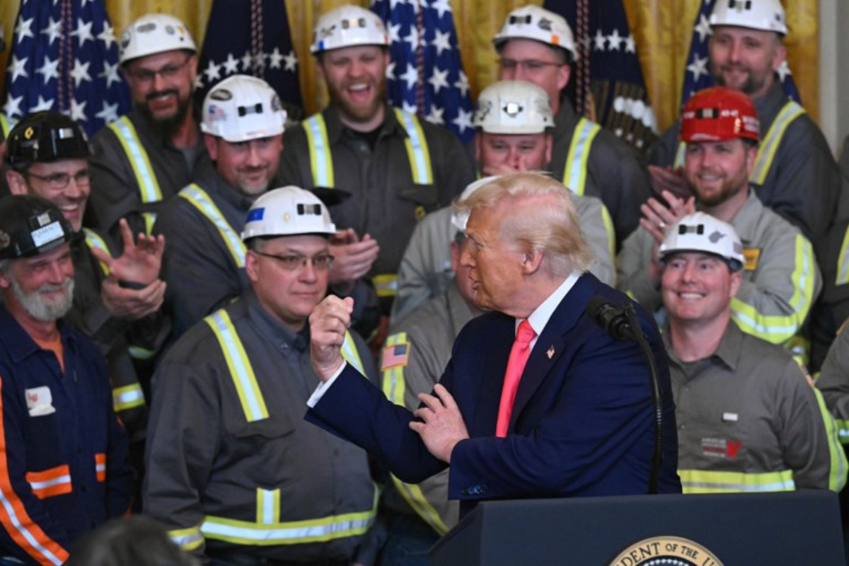 Trump ondertekent decreet om kolenmijnen te heropenen