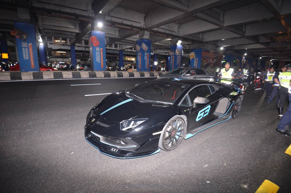 Lamborghini Aventador not seized, Chinese national given summons for ...