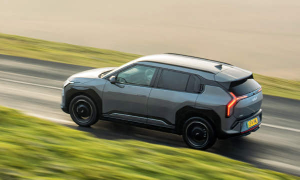 2030이 먼저 알아본 기아 EV3, 올해 국내 전기차 판매 1위 ‘돌풍’