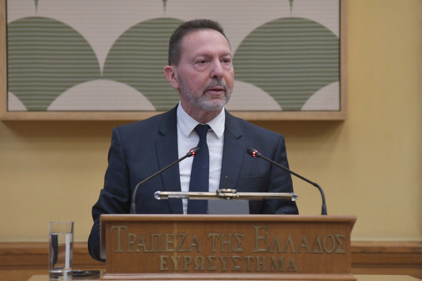 Τράπεζα της Ελλάδος: Προβλέψεις και "καμπανάκια" για οικονομία και θεσμούς