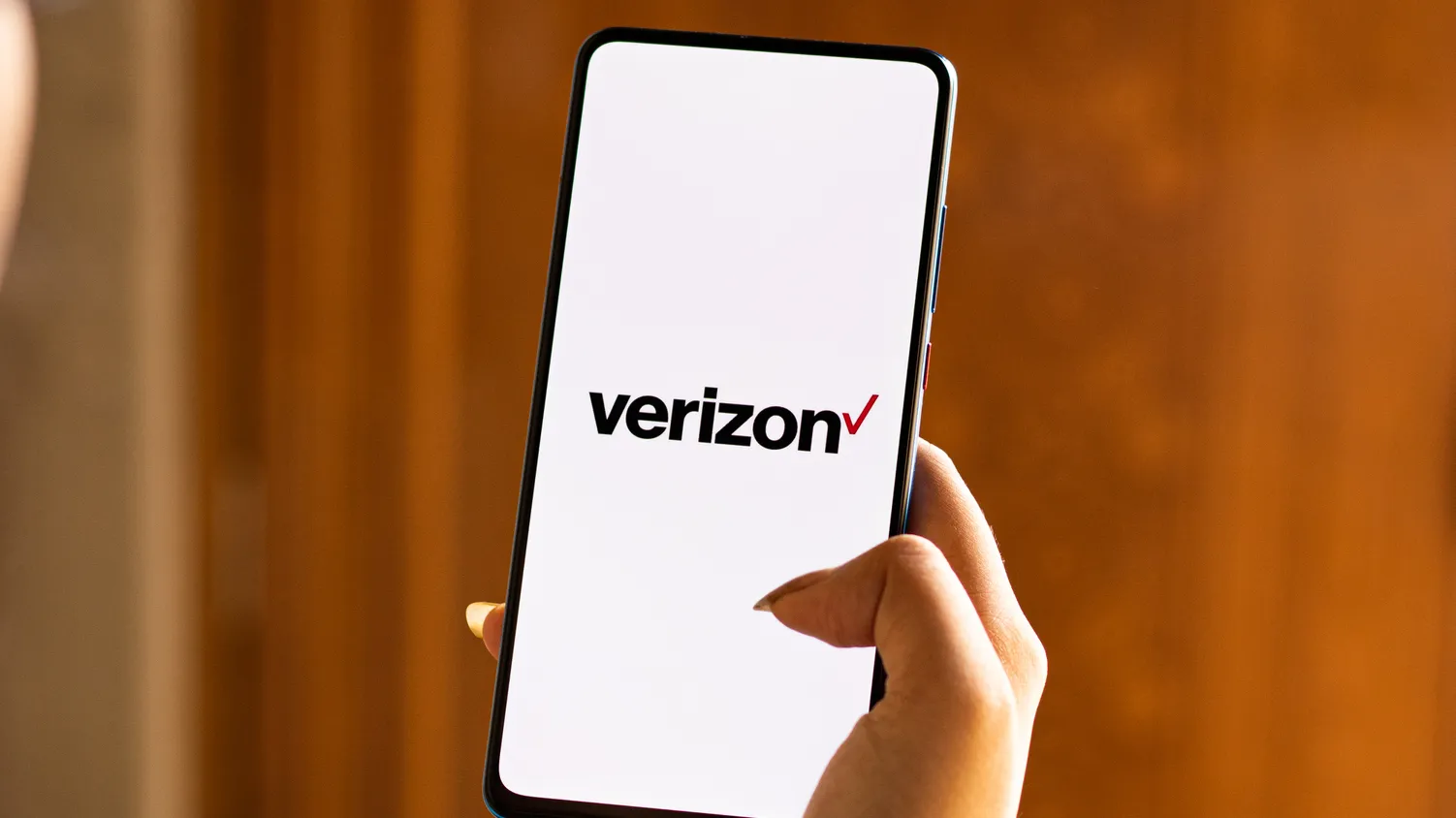 Verizon faces massive outage as customers across the US lose service