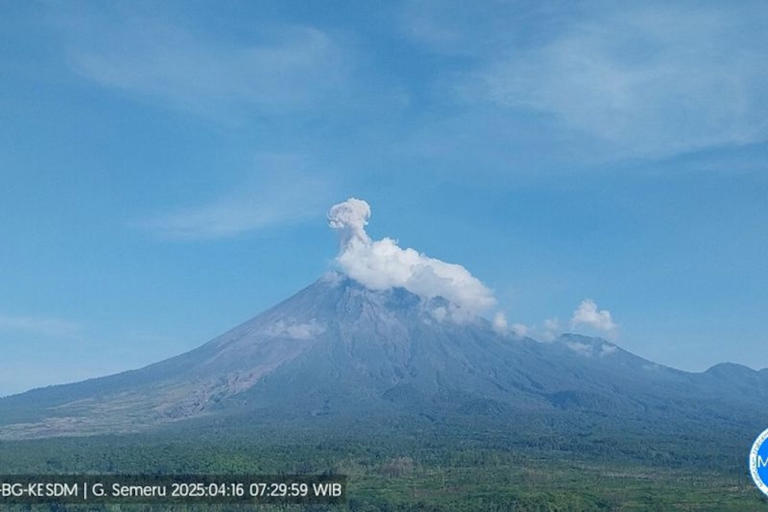 Masih Berstatus Waspada, Gunung Semeru Erupsi Lagi dengan Tinggi Letusan 1.000 Meter