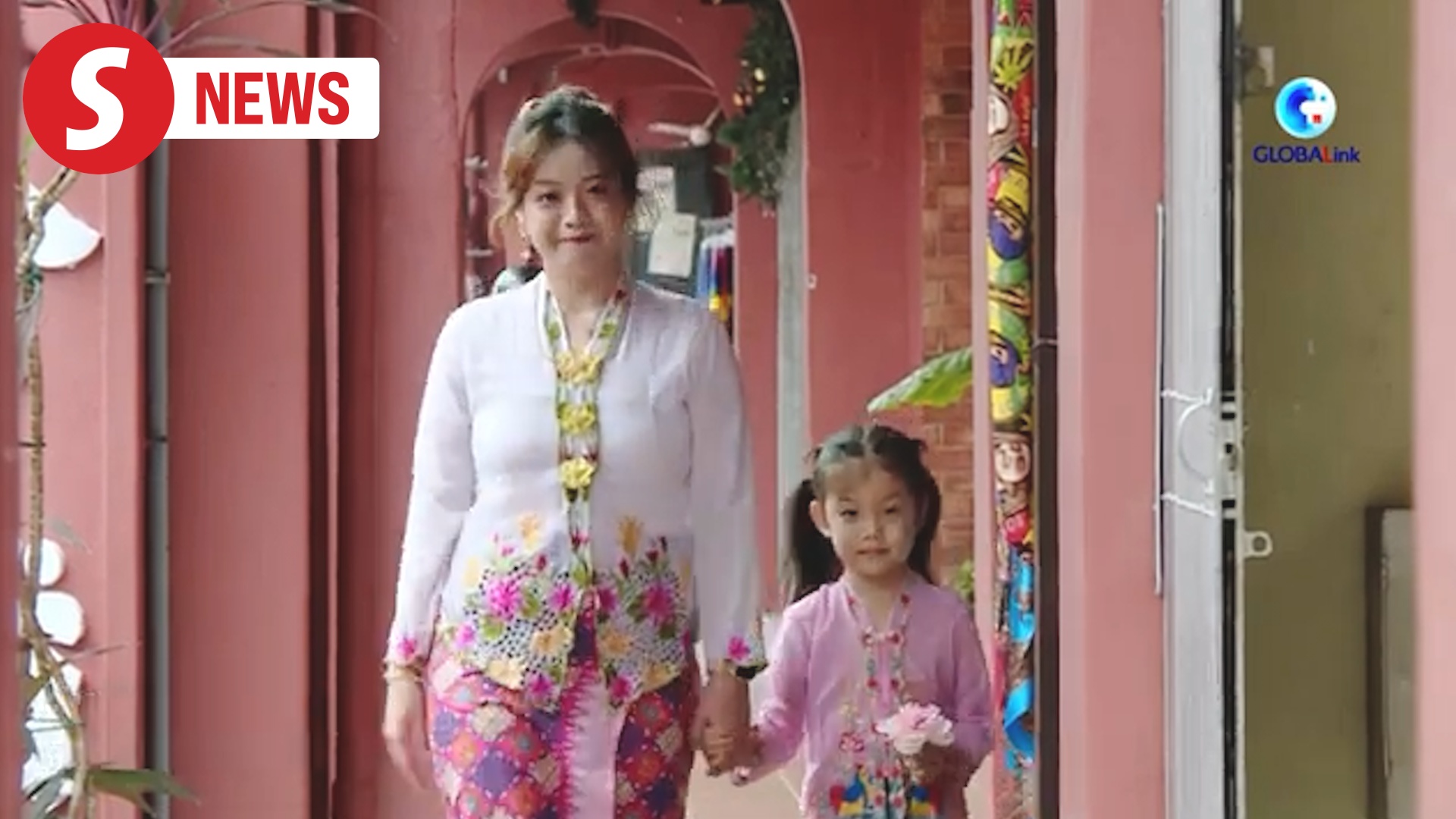 Chinese Tourists flock to Melaka’s Jonker Street for taste of shared ...