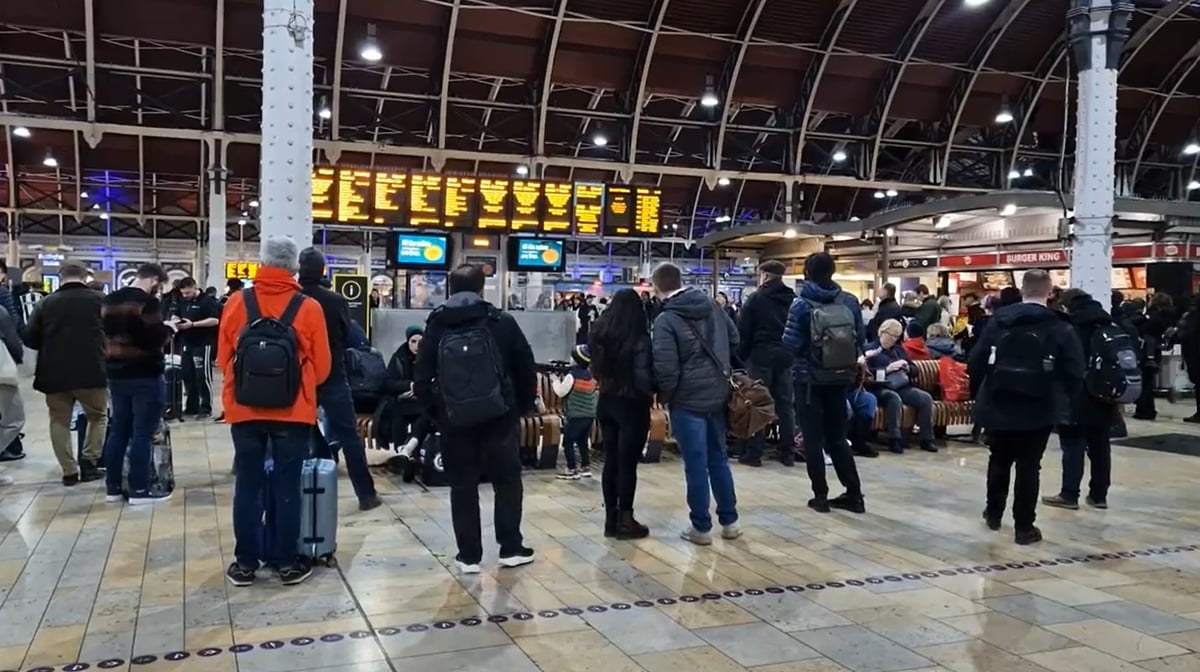 London travel news LIVE: Multiple delays across National Rail network ...