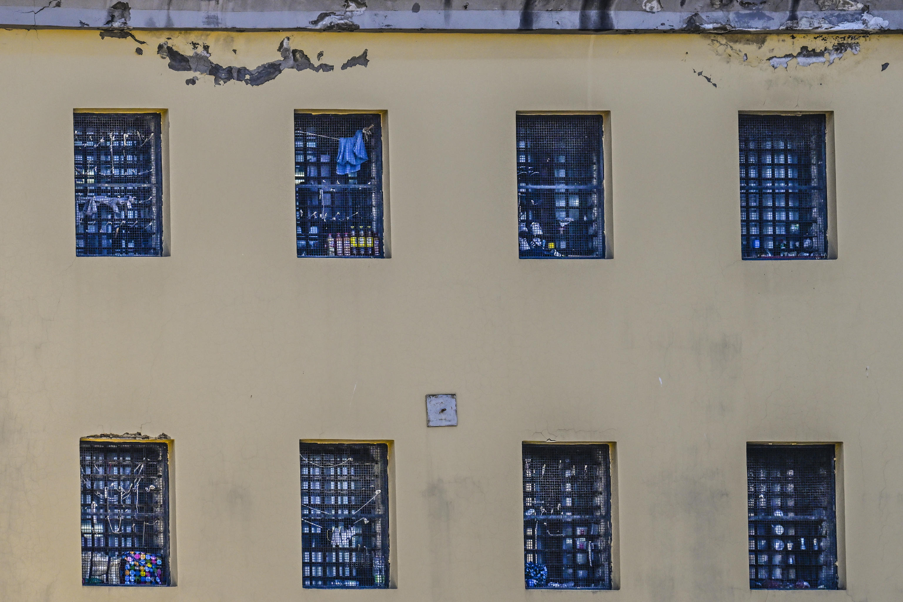 Estorsioni a imprenditore dal carcere, 5 arresti