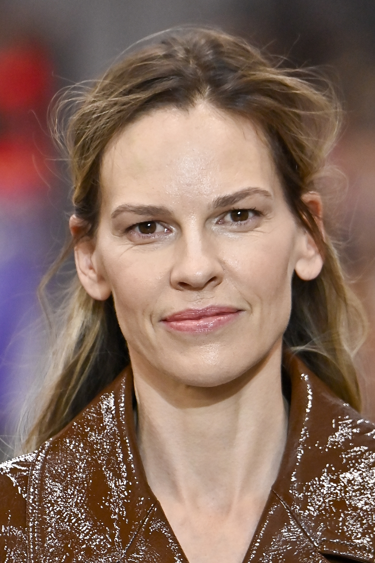 A 50 anni Hilary Swank si mantiene in (splendida) forma con questa ...